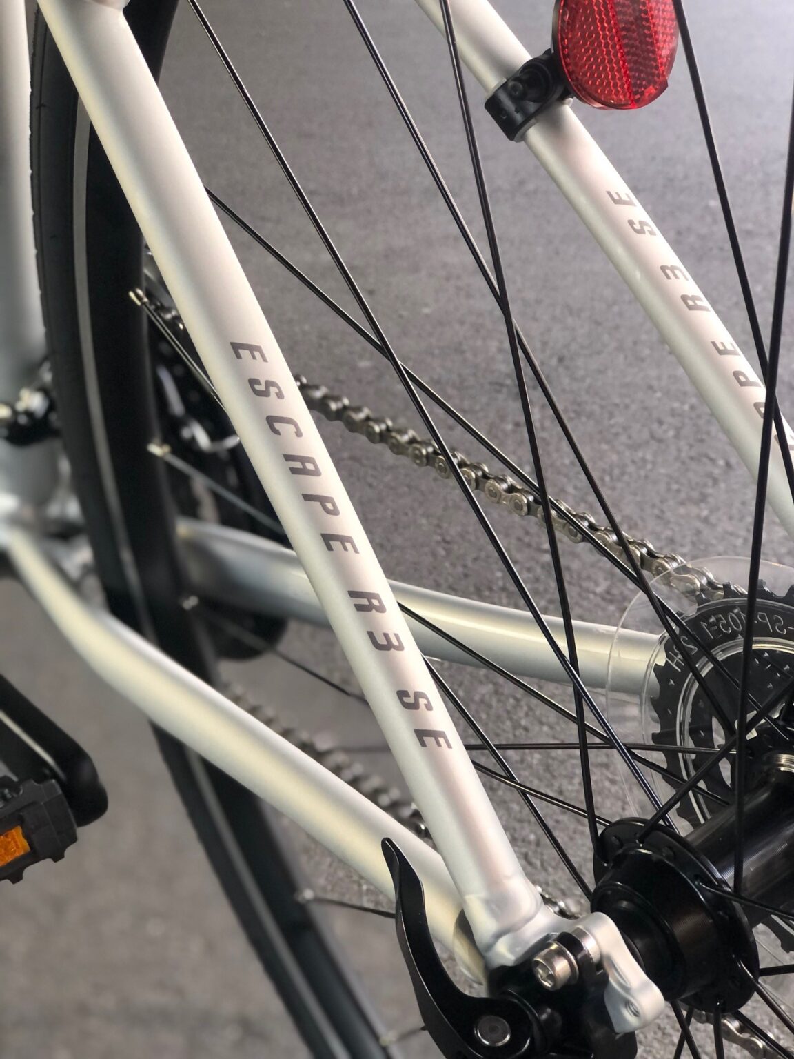 ESCAPE R3 SEのご紹介 ｜ ジャイアントストア二子玉川